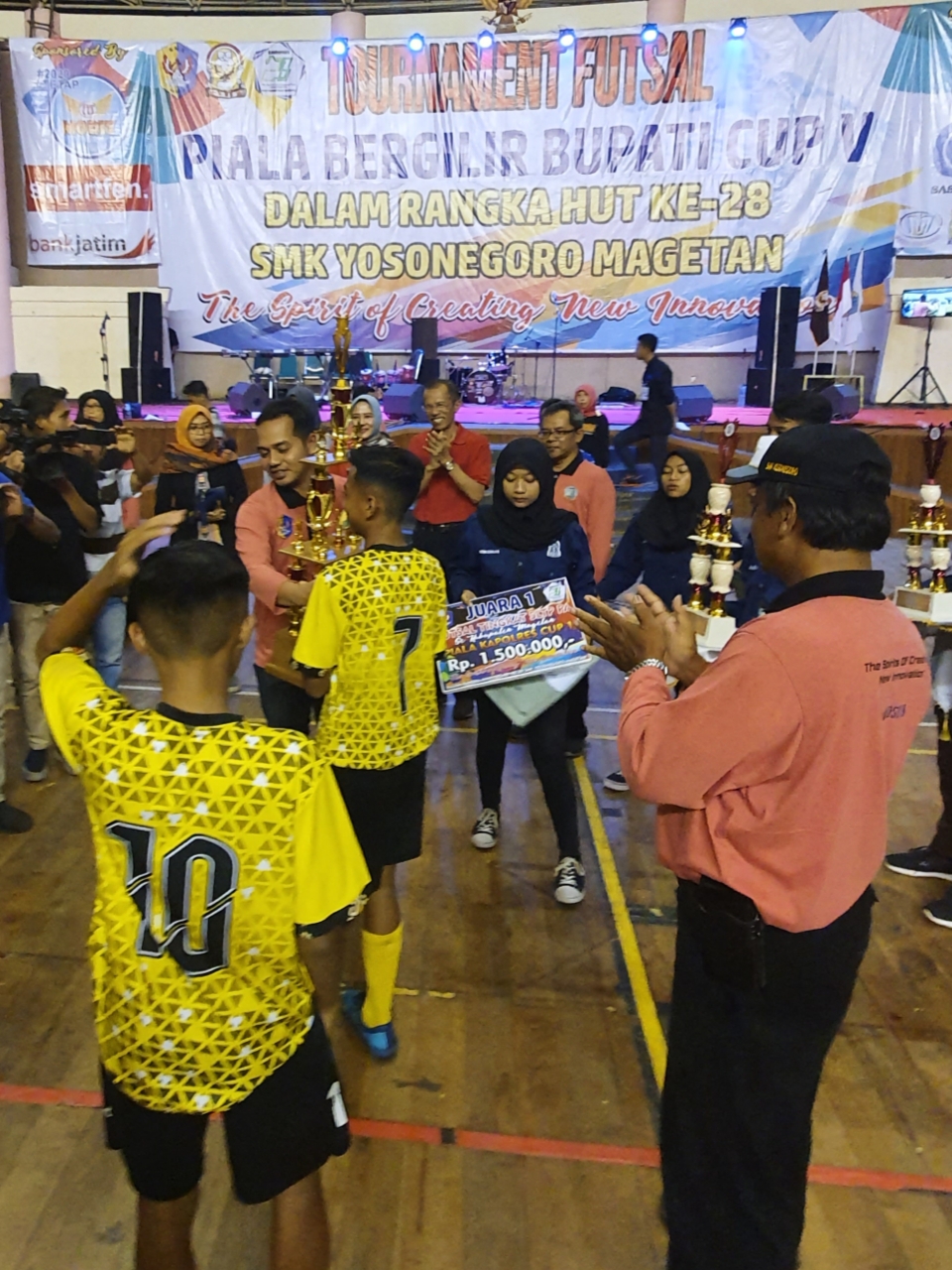JUARA FUTSAL – SMP NEGERI 4 MAGETAN